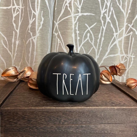 Rae Dunn | Office | Raedunn Farmhouse Tabletop Decor Halloween Treat ...